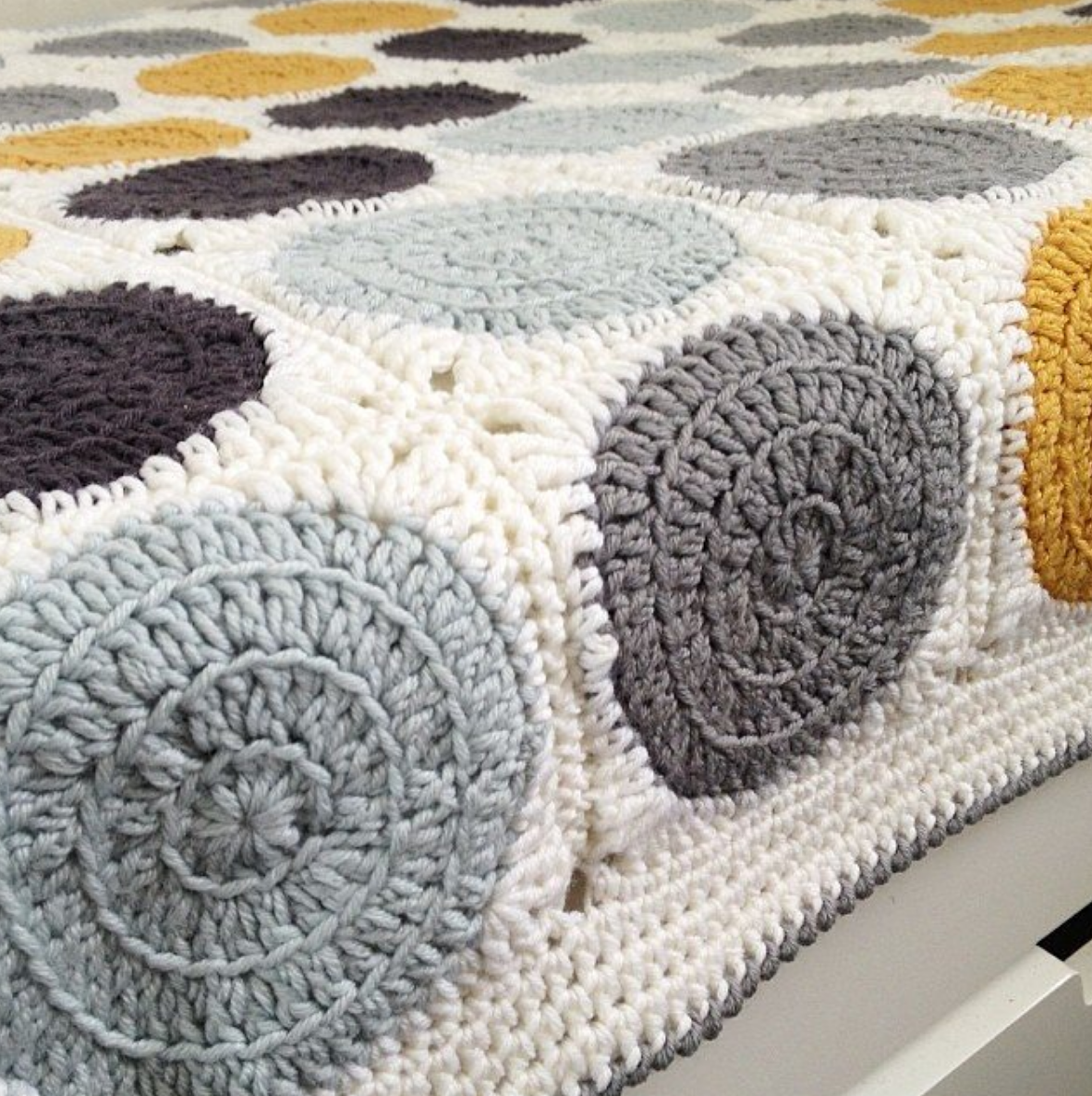 PUERTA AL SUR: Mantas tejidas a crochet para abrigarse en la cama ...