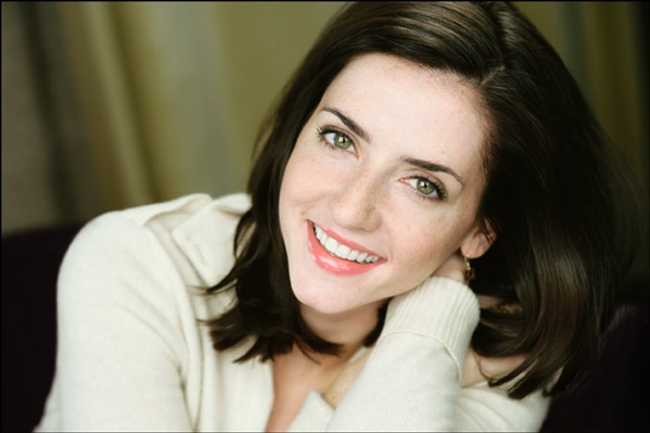 Inteview with Anna Carey, author of Eve, PLUS Giveaway