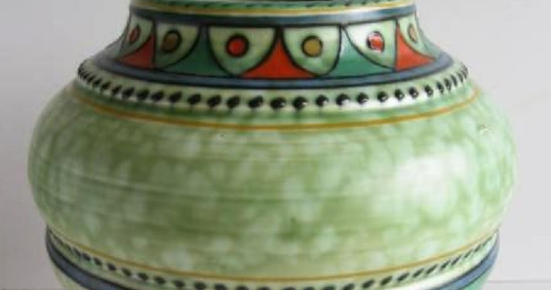 Crown Ducal & Charlotte Rhead Pottery: 4925 - Arabian Scroll