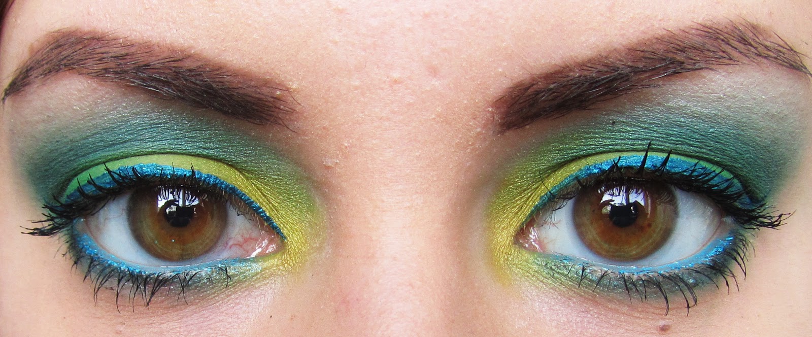 KITTENMOUSTACHE: Video: Tropical Green Gradient Eyeshadow with Blue Liner