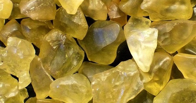 Ilmuwan Pecahkan Misteri Asal Batu Kaca Kuning Mesir Kuno - Sains Box