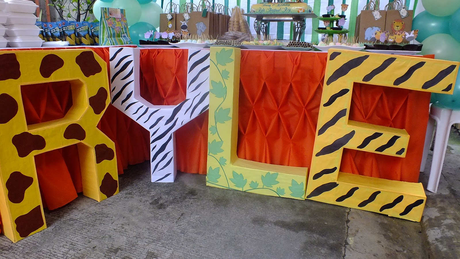 mom's reverie: DIY: Party Standee Name