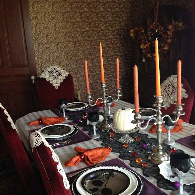 carolinajewel's table: Creepy Elegance for Halloween!