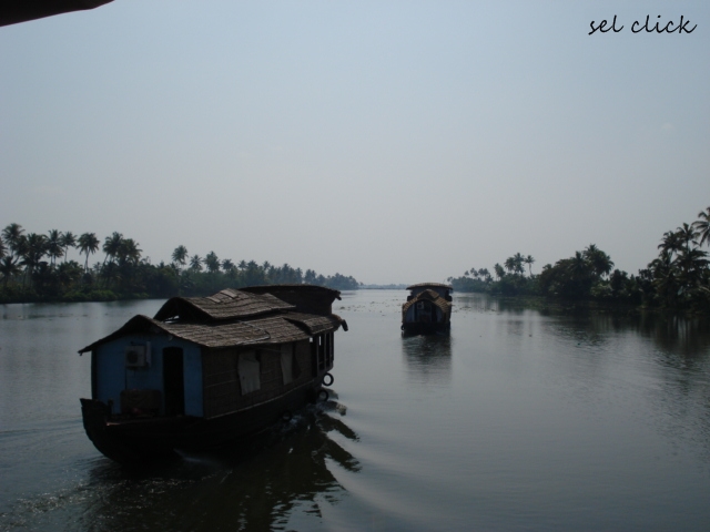 PIECE OF WORLD : A DAY IN KERALA (azhapuzha)