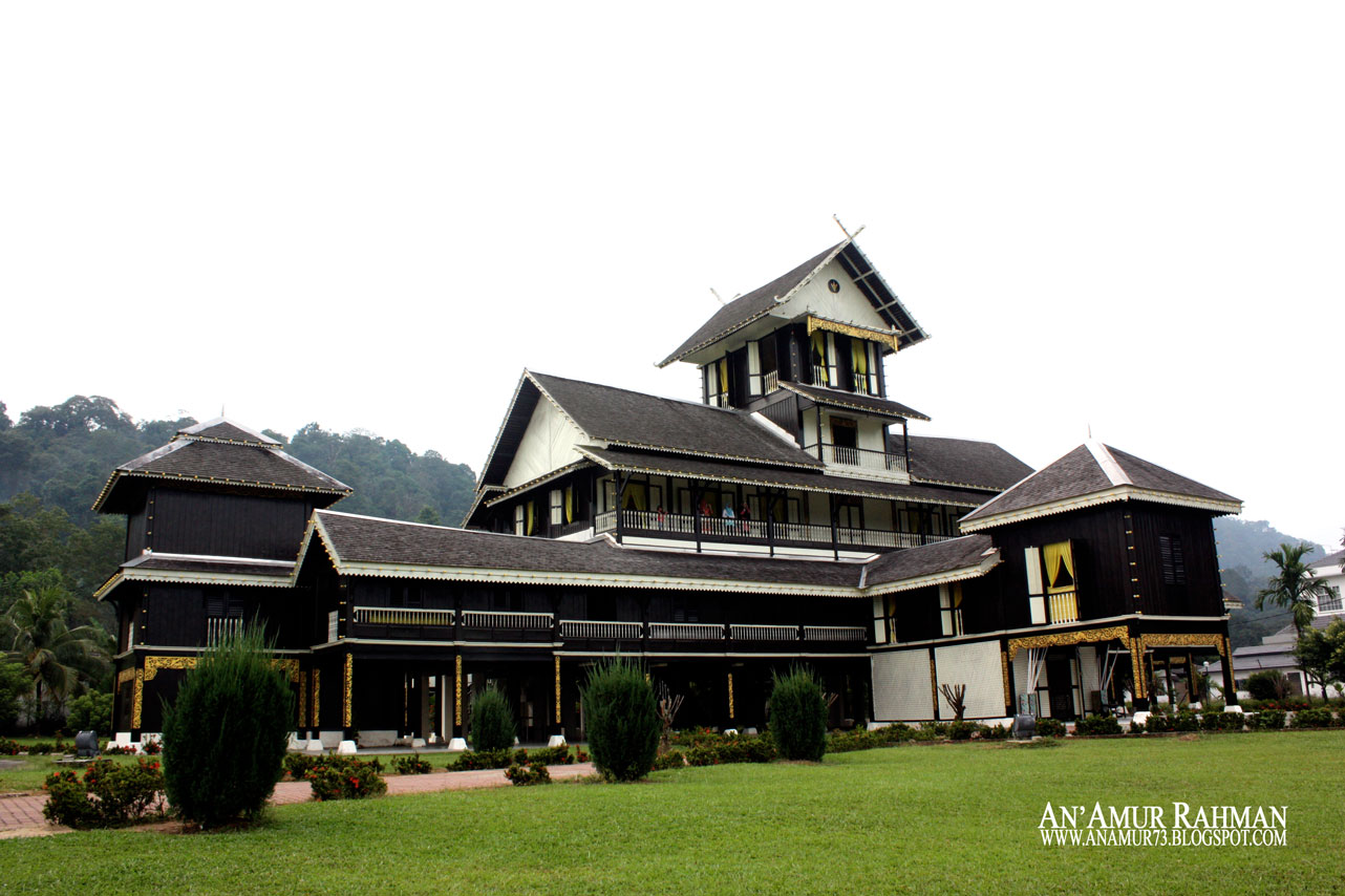 Rahman Metrologi: Istana Di Raja Seri Menanti