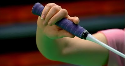 Memegang Raket Bulutangkis dengan Cara Backhand Grip - Edukasi Center
