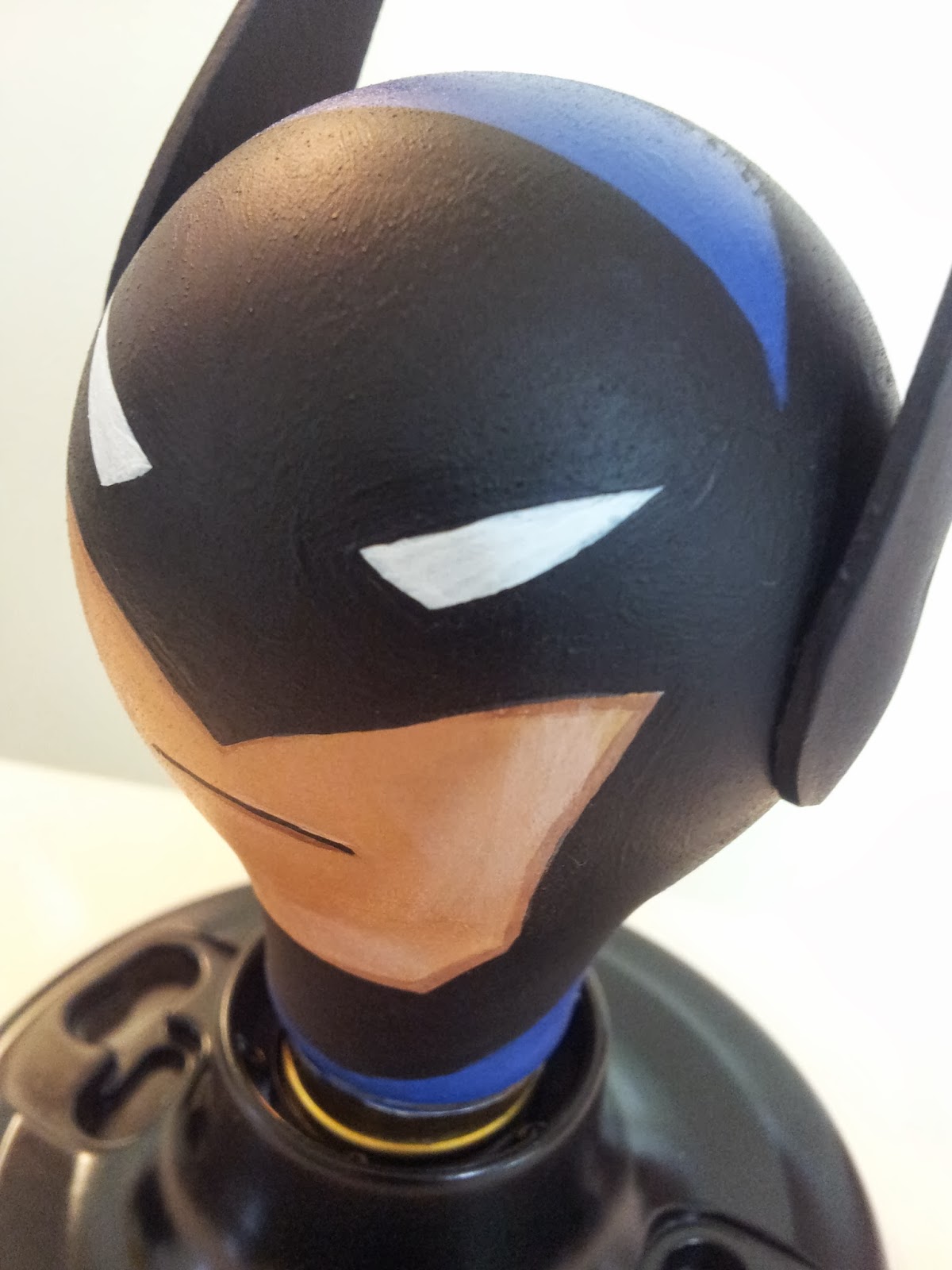 THE LIGHT BULB ART OF CHRIS MASON: BATMAN: JLU Light-Bulb Portrait