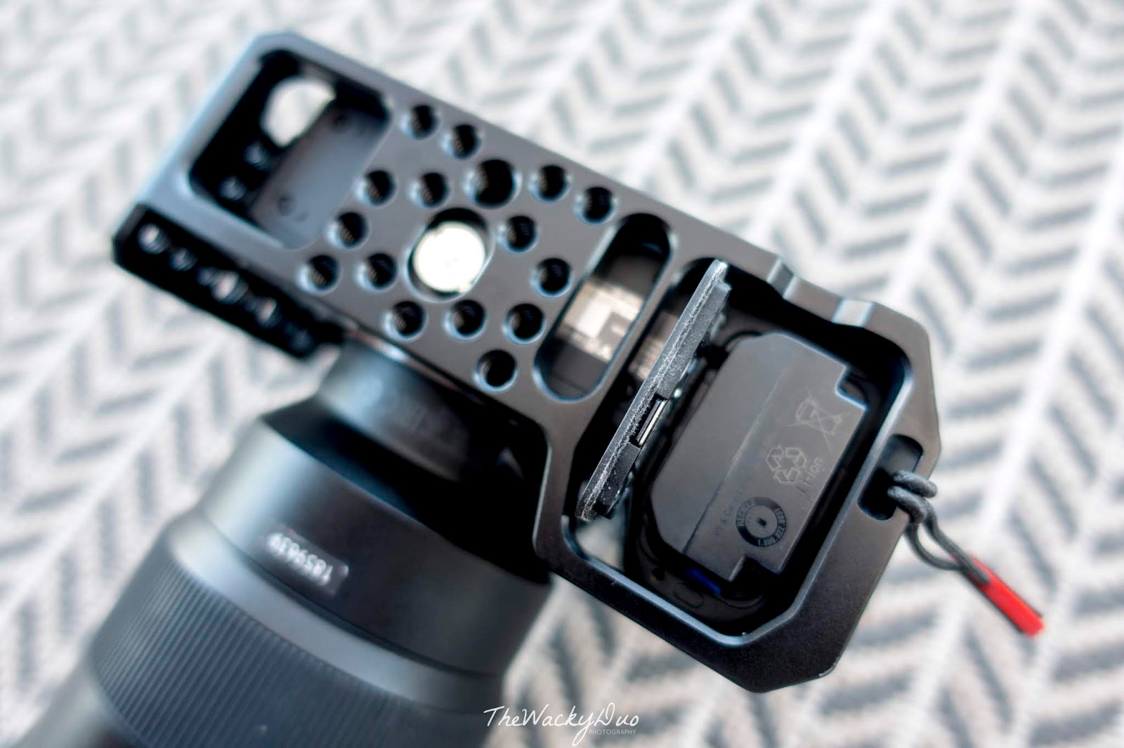 SmallRig Cage for Sony A7r3 / A73 review - Transform your camera to a ...