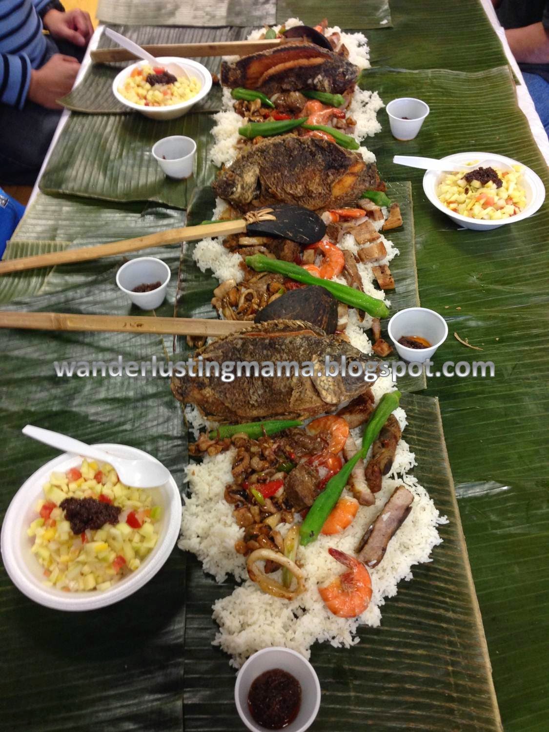 Wanderlusting Mama: On Attacking Food: Boodle fight at Quiapo Quiapo