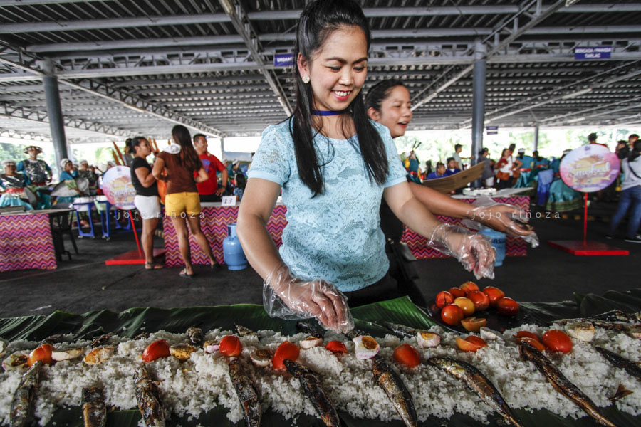 JojoGraphic Channel: Tinapa (Smoked Fish) Festival