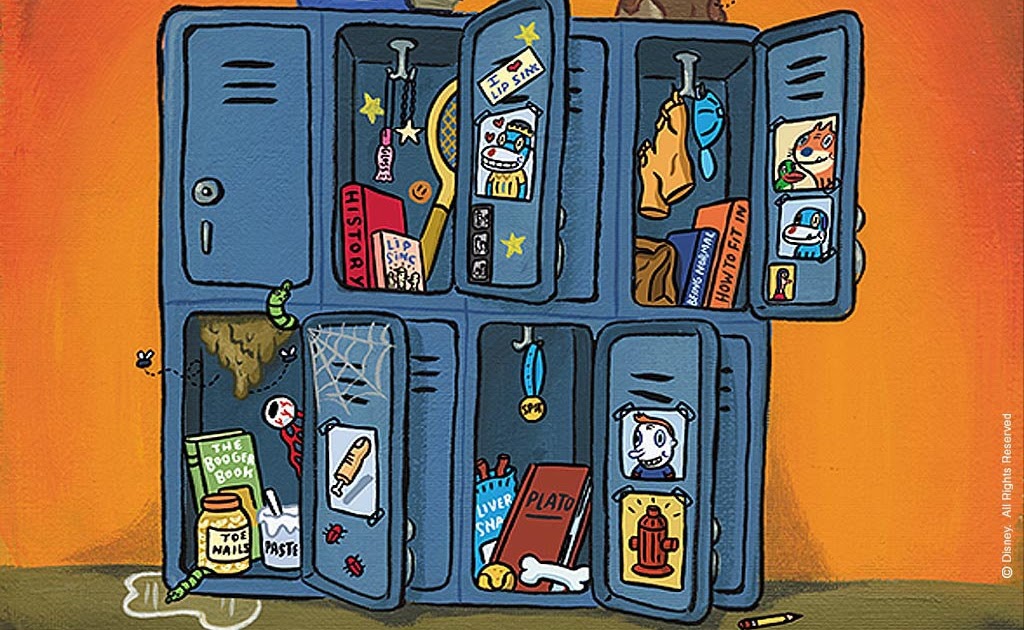 CON EL LOCKER EN LA ESPALDA