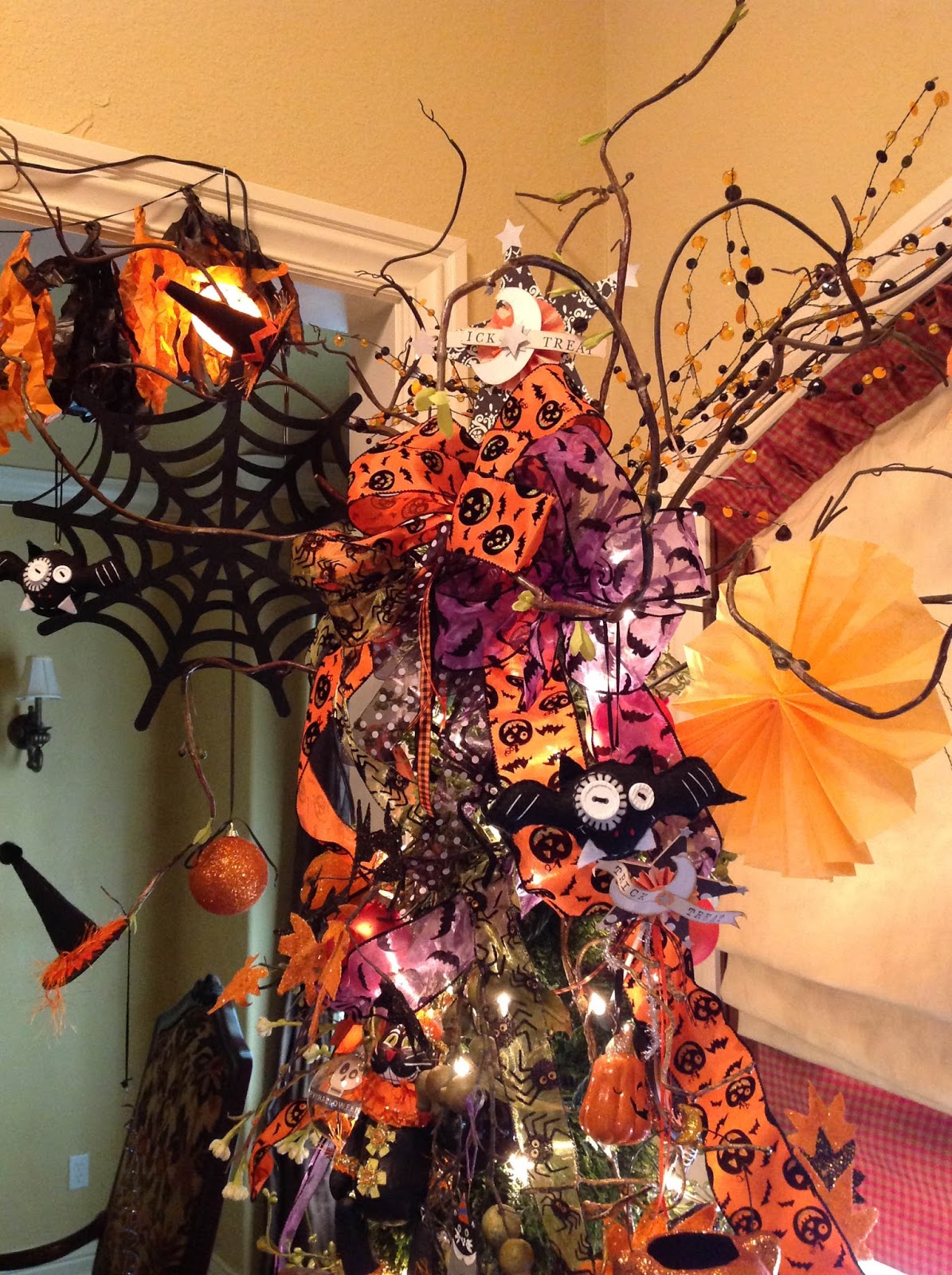 The Vintage Goose: My Halloween Tree, Ornaments and Decorations...