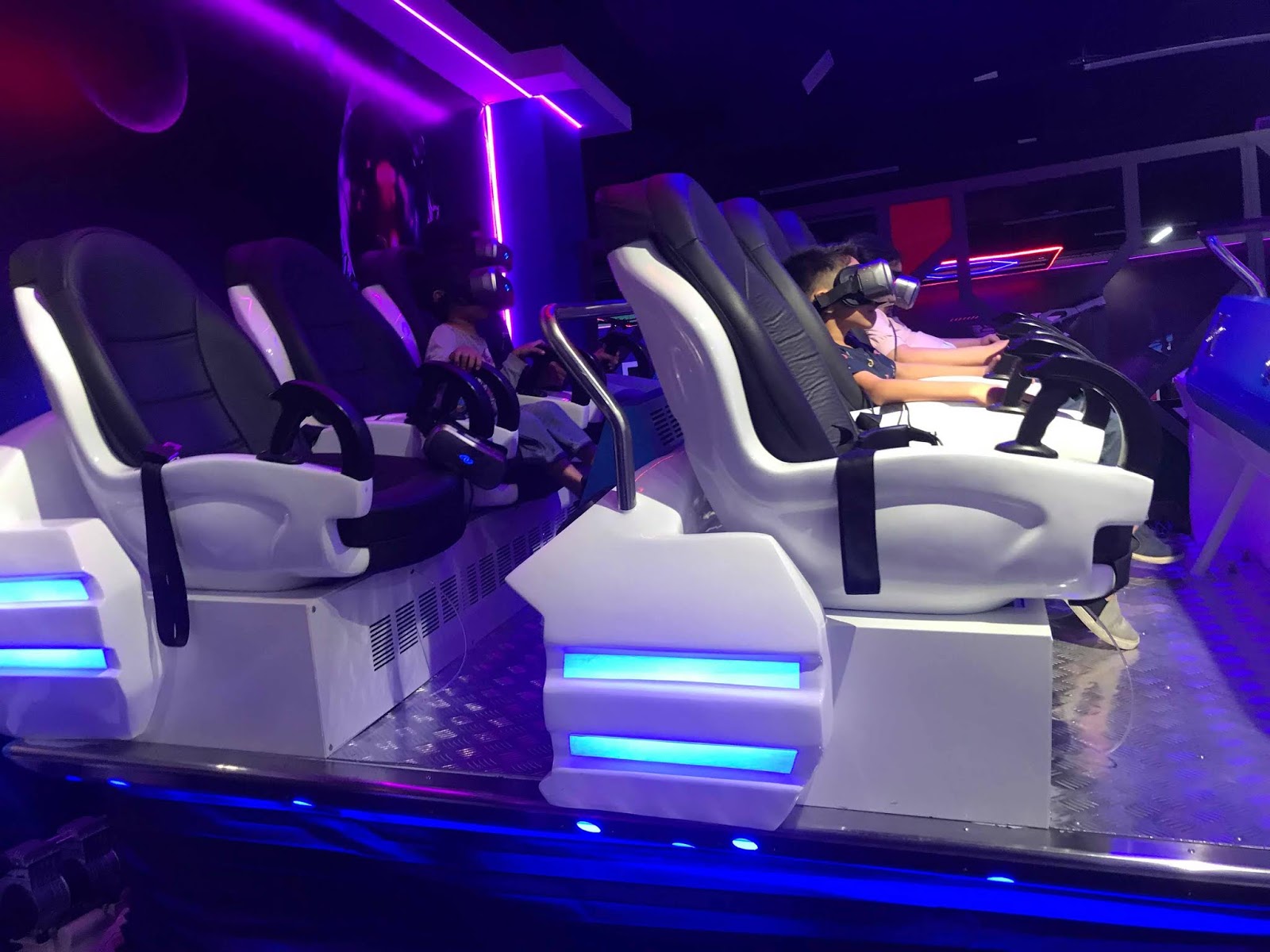 Permainan VR dan Simulasi Yang Menyeronokkan di Future Land Fun Zone di ...