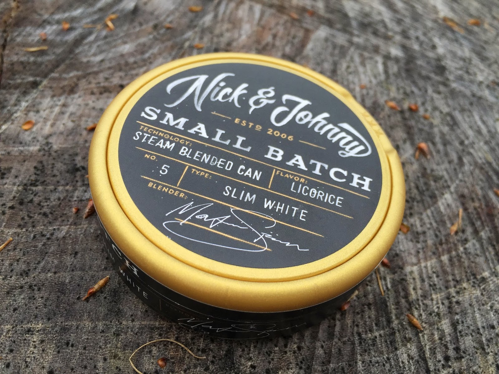 Nick & Johnny Small Batch No5 Licorice Slim White - Review. 2 April 2015.