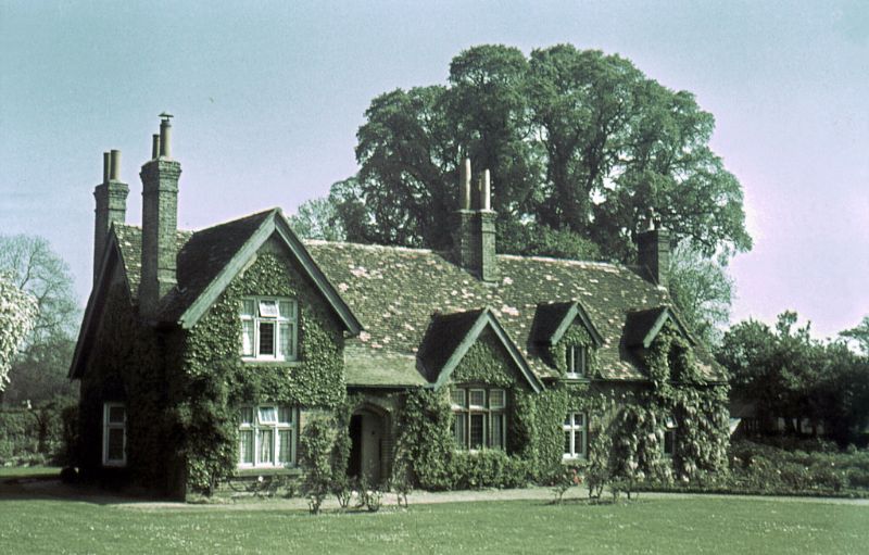 29 Incredible Color Photos That Document Everyday Life of South England ...