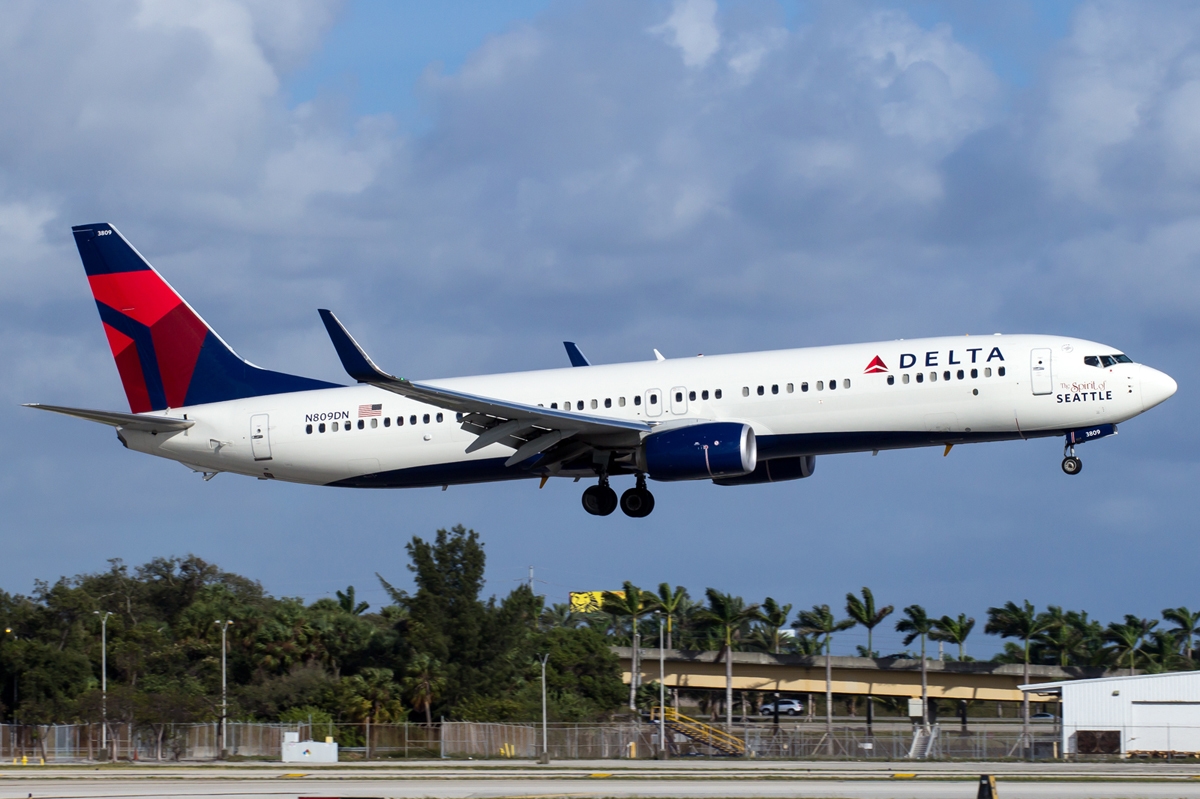 Delta Air Lines Boeing 737-900ER on Climbing Phase | Aircraft Wallpaper ... Delta Air Lines Boeing 737-900ER on Climbing Phase | Aircraft Wallpaper ...