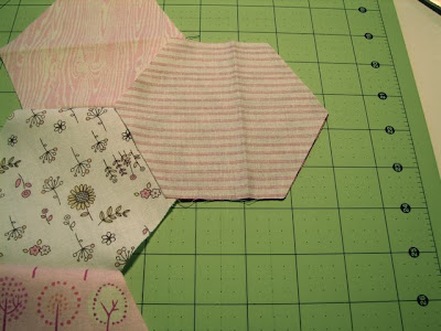 tallgrass prairie studio: Sewing Hexagons by Machine Without Marking