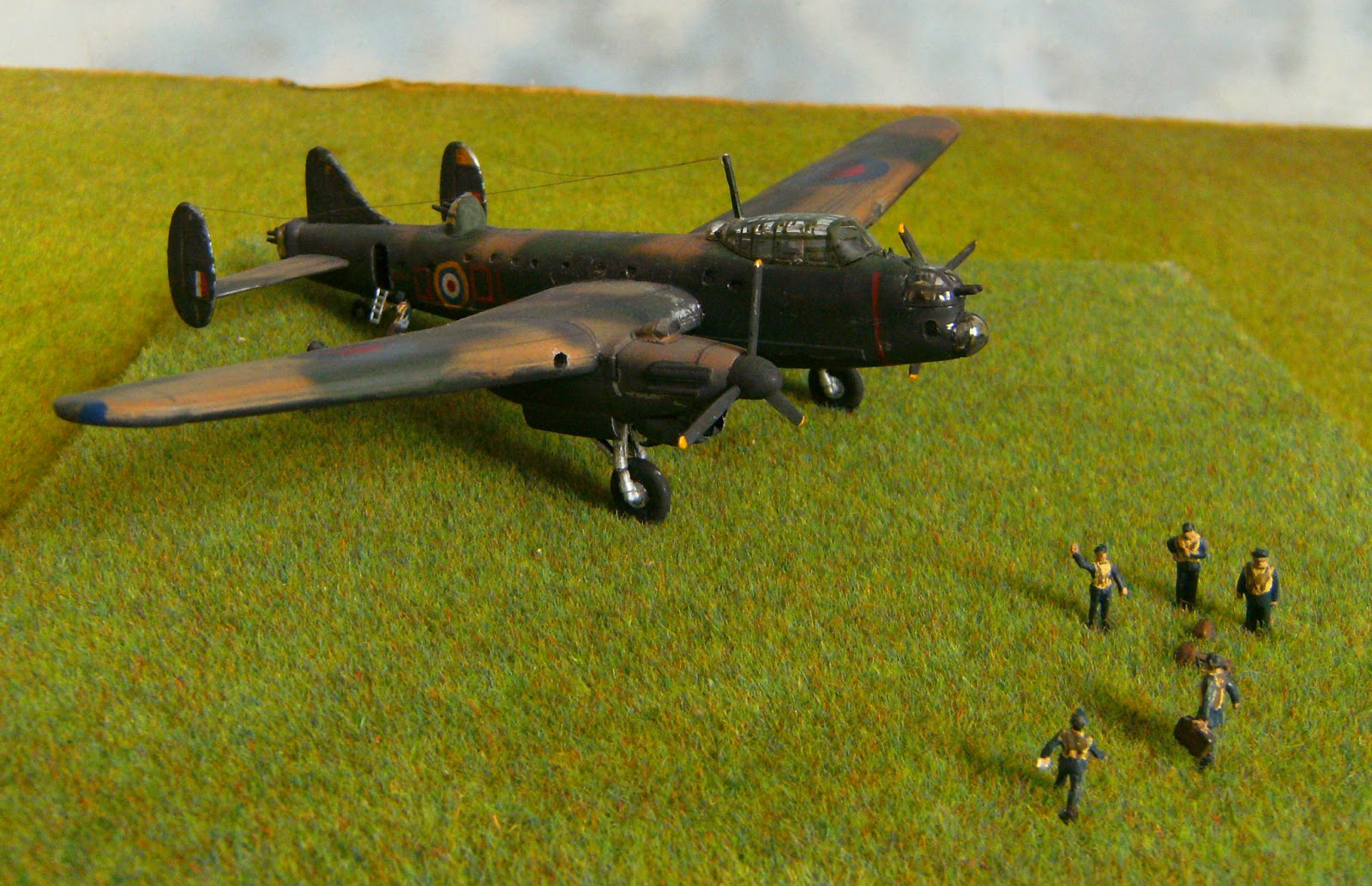 Happyscale-Modellbau: Avro 679 Manchester - Academy scratch conversion ...