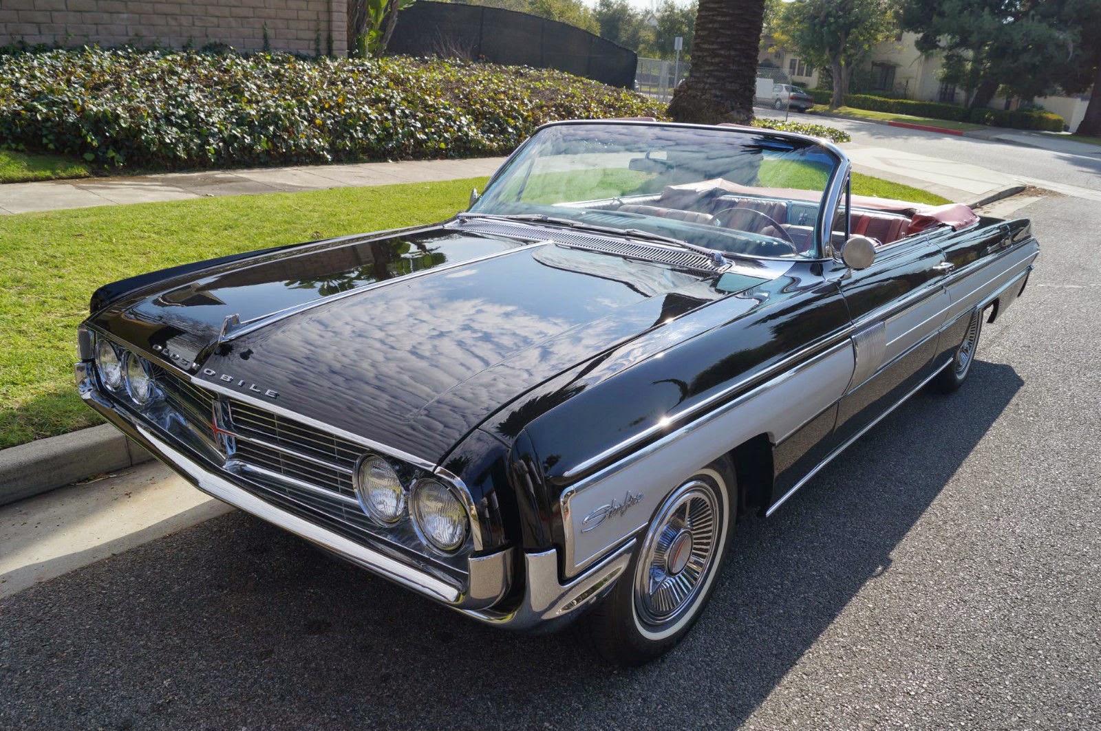 All American Classic Cars: 1962 Oldsmobile Starfire 2-Door Convertible