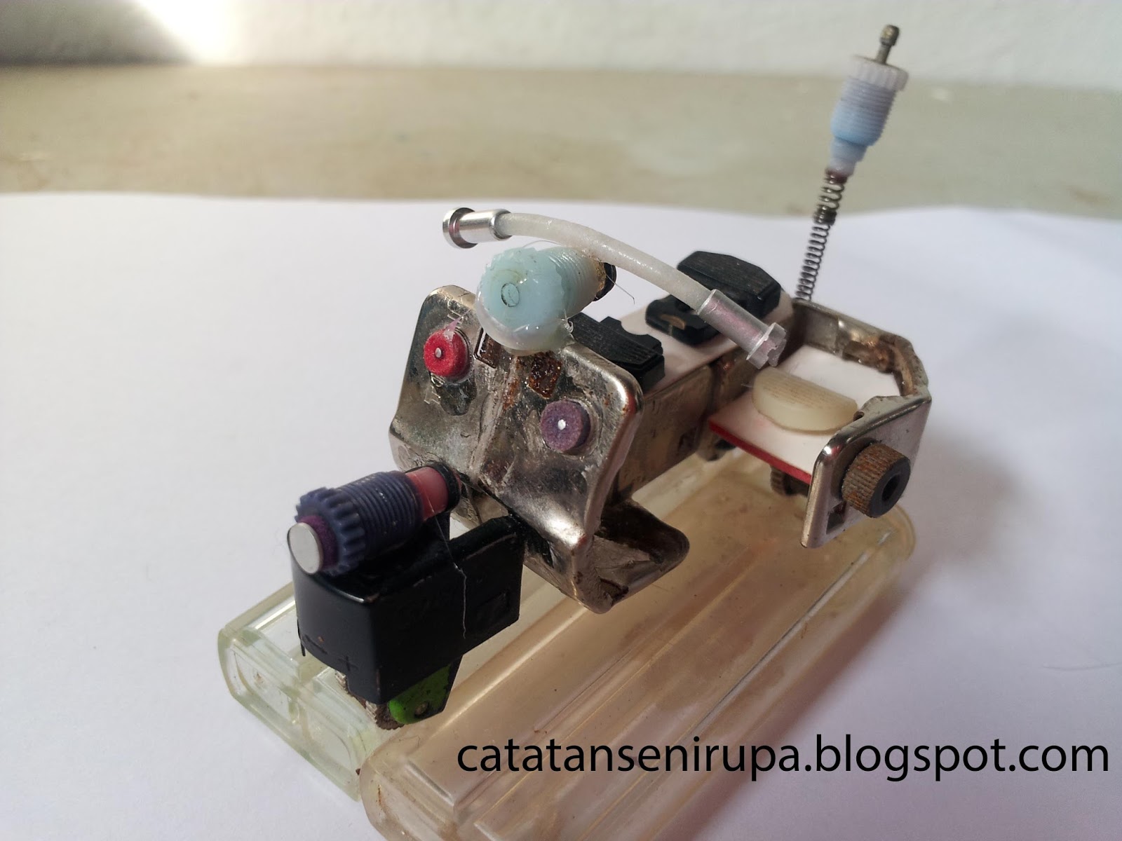 Karya Seni Dari Limbah Pemantik Api ~ KUMPULAN ILMU SENI RUPA