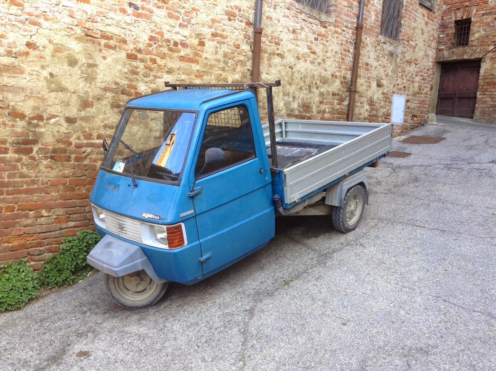 UMBRIA, TUSCANY AND BEYOND - AN ITALIAN TRAVELOGUE: THE PIAGGIO "APE ...