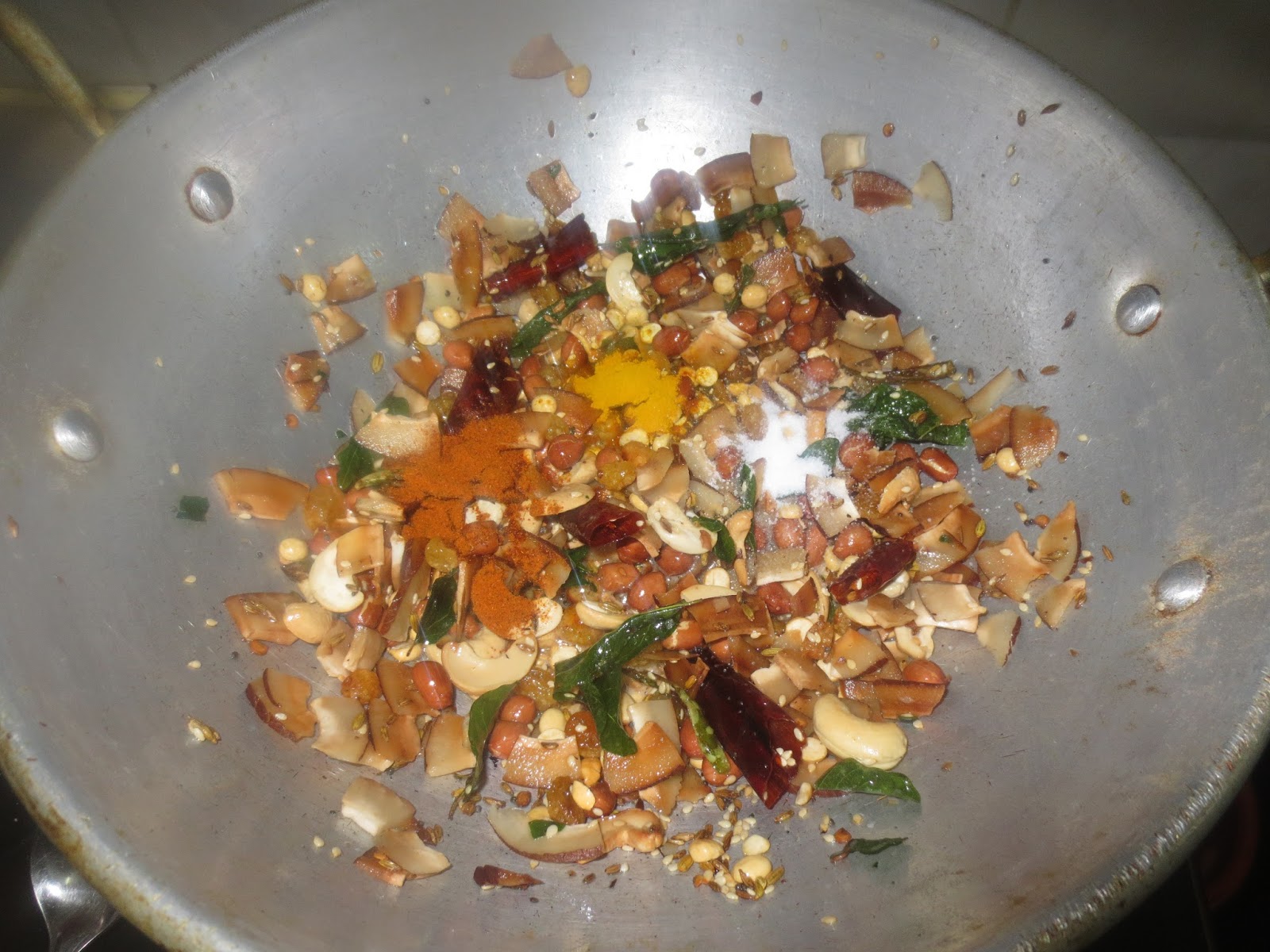 Home Cooking....: Paper Avalakki Mixture/ Thin Poha Mixture