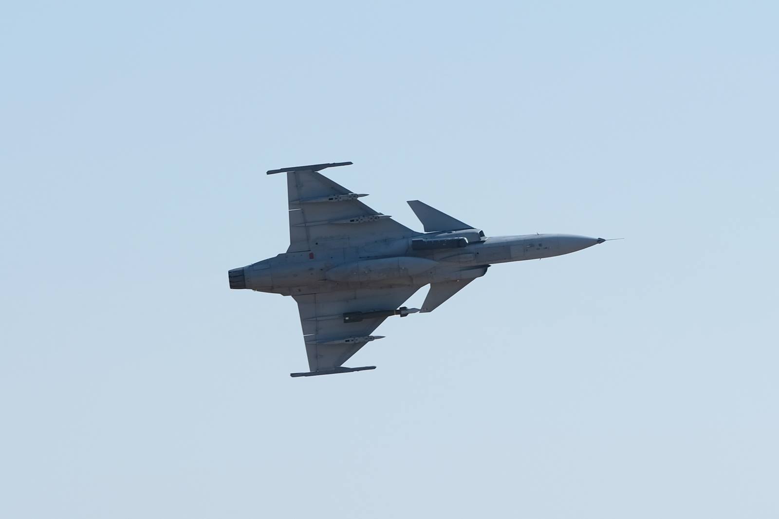 Military and Commercial Technology: Royal Thai AF Saab JAS-39 Gripen ...