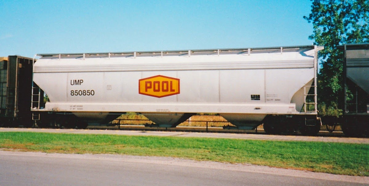 Trackside Treasure: Sask Pool Leased Covered Hoppers