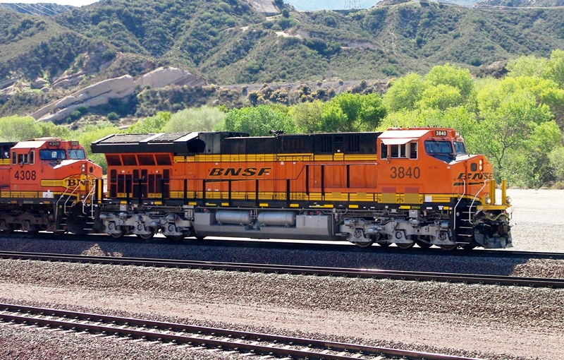 Model Railroad Miscellany: A Look At The ScaleTrains N Scale Tier 4 GEVO