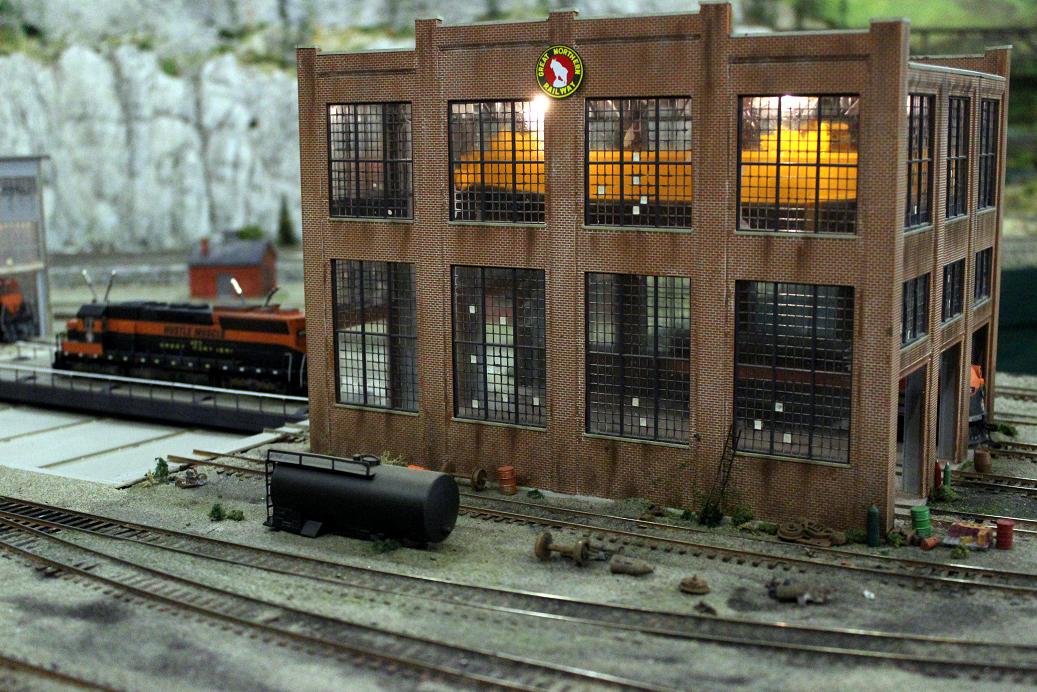 16+ HO Scale Engine House