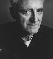 ΔΙΑΒΑΖΟΝΤΑΣ: «Μικρή ιστορία της λογοτεχνίας», John Sutherland