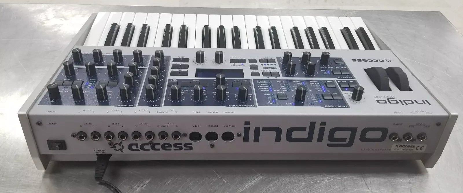 MATRIXSYNTH: Access Virus Indigo 2 Keyboard Synthesizer