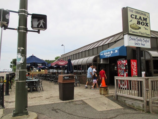 New England Bites: The Clam Box
