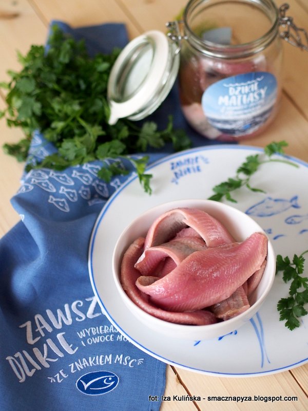 Śledzie matiasy po królewsku | Smaczna Pyza