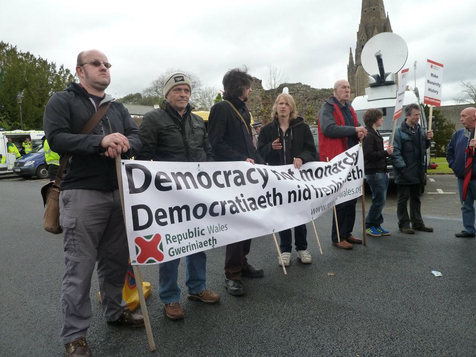 Democracy and Class Struggle: Welsh Republican's Protest Queens Visit ...