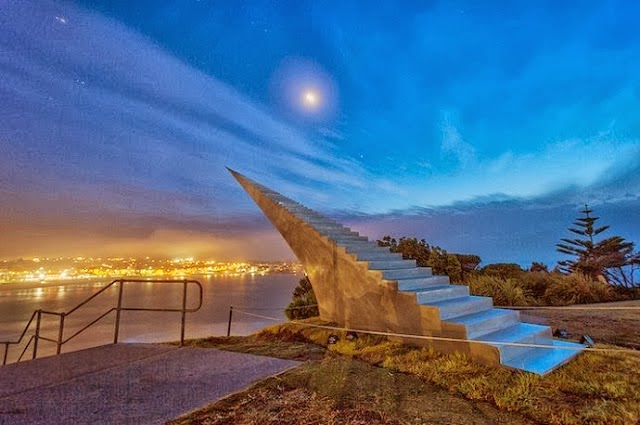 Conheça a escada infinita em direção ao céu construída na Austrália ...