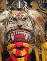 Monochromatos: Reog Dance