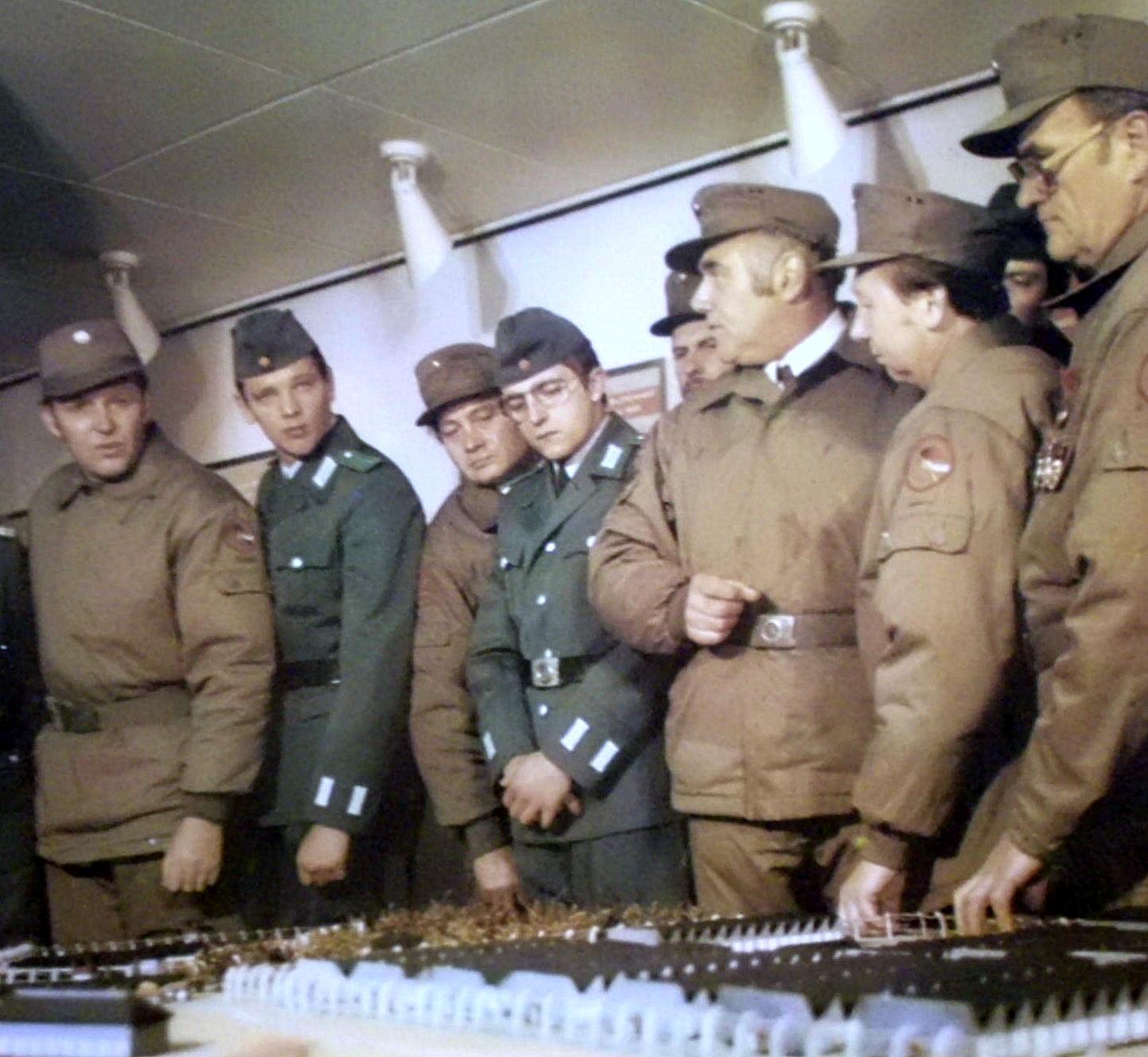 N.V.A. - D.D.R.: DDR Bereitschaftspolizei.