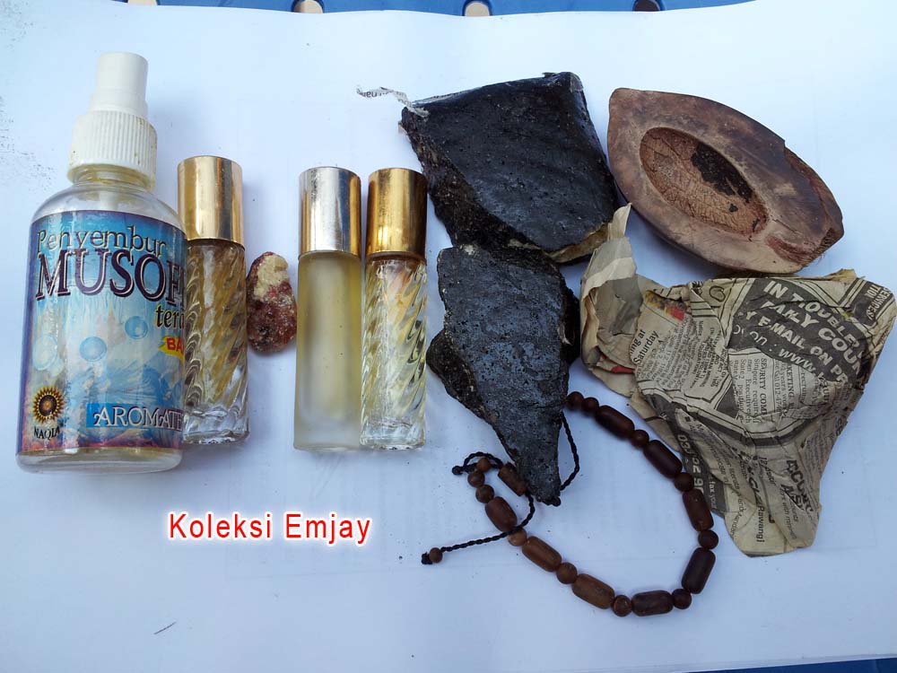 Laman Emjay: Pelupusan tangkal azimat dan senjata puaka terkini.