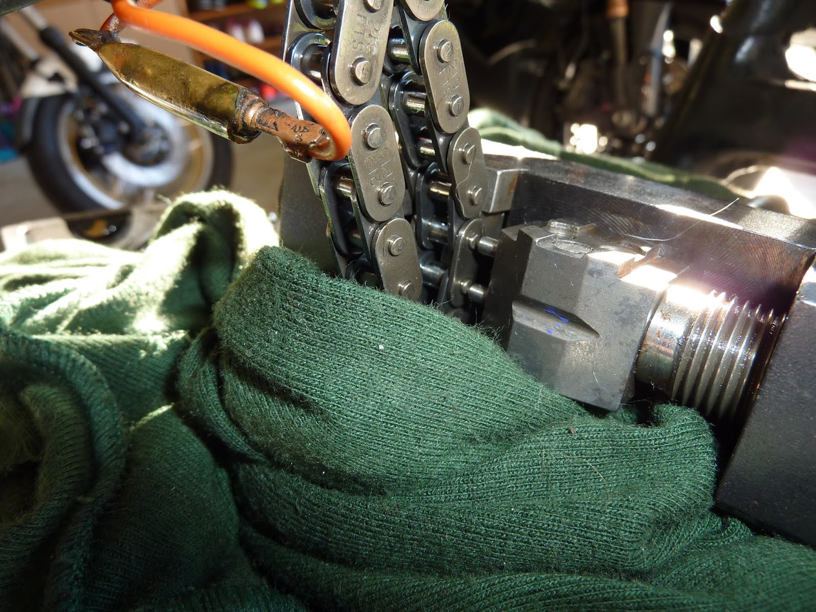 BikeTech7: How to change your camchain... or timing chain if you prefer.