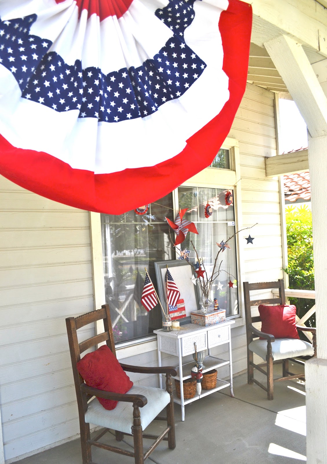 Queen of Kings: {Summer Americana Themed Porch}