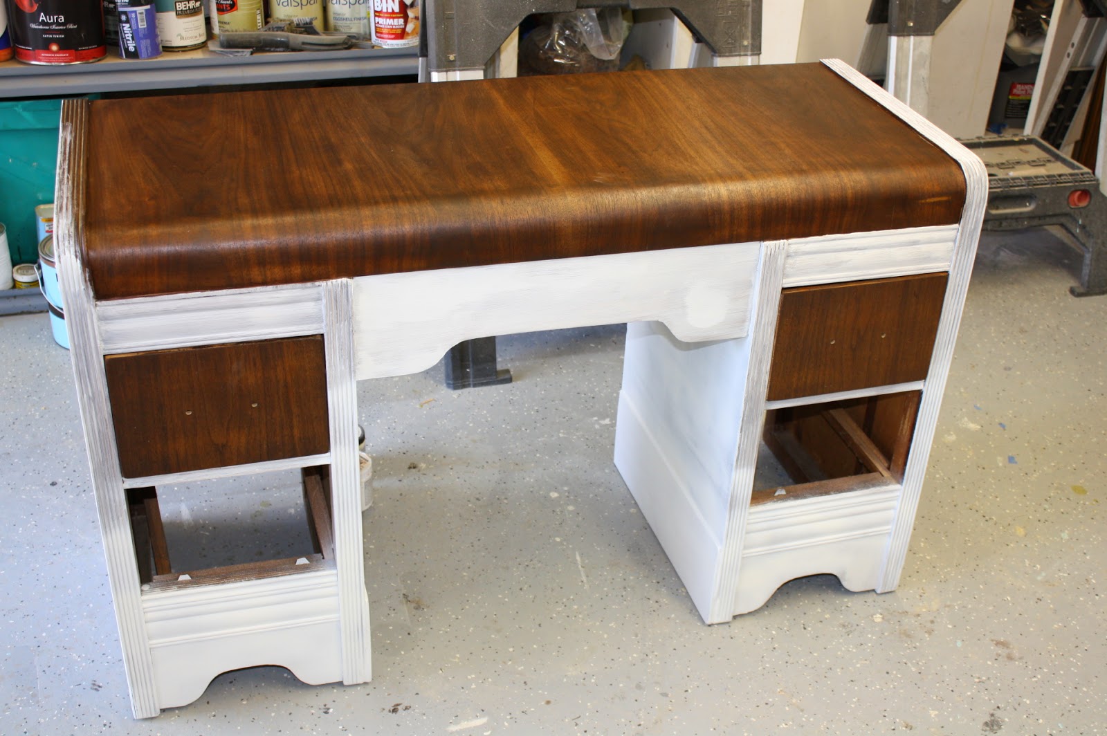 MakeMePrettyAgain: The Horrendous Waterfall Desk