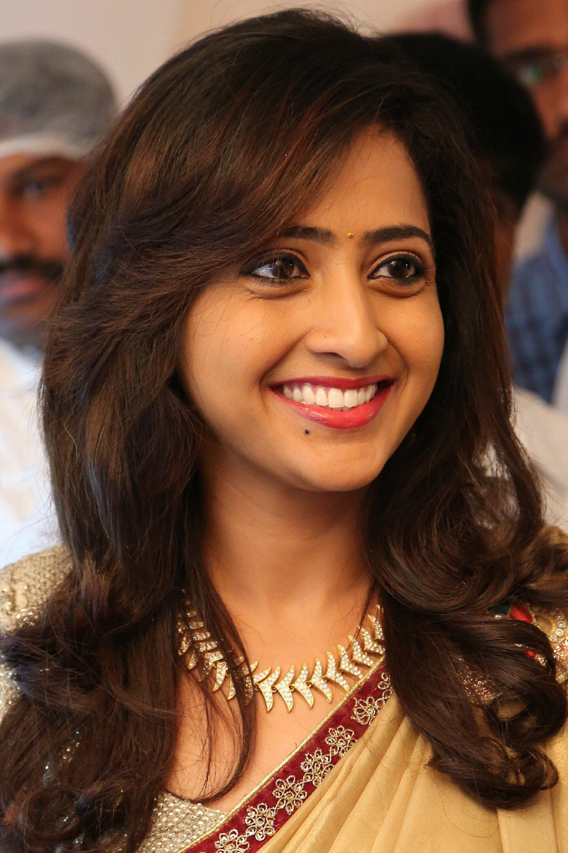 Anchor Lasya Beautiful Stills