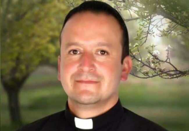 Murió por Covid-19 el párroco de Molagavita, sacerdote Néstor Iván ...