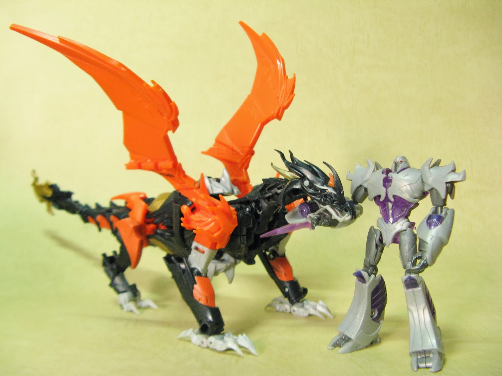 TRANSFORMERS : PRIME Cyberverse Commander class MEGATRON變形金剛領袖之証指揮官級麥加登