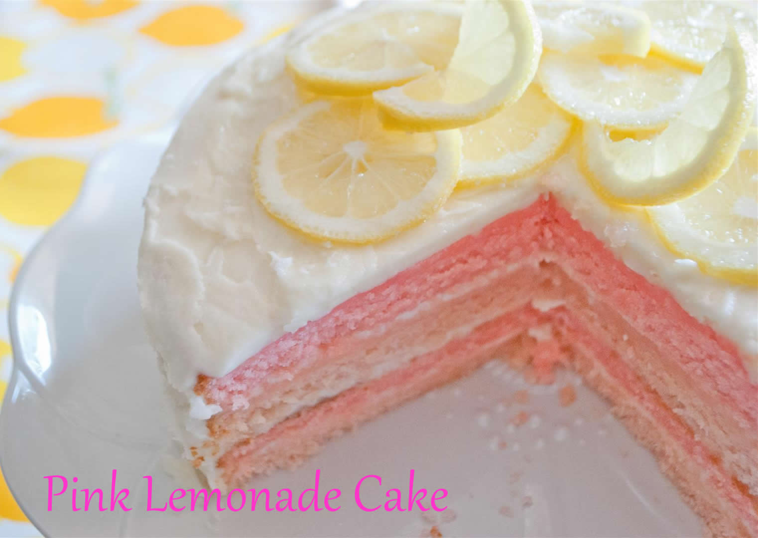craftyc0rn3r: Pink Lemonade Cake and Cupcakes