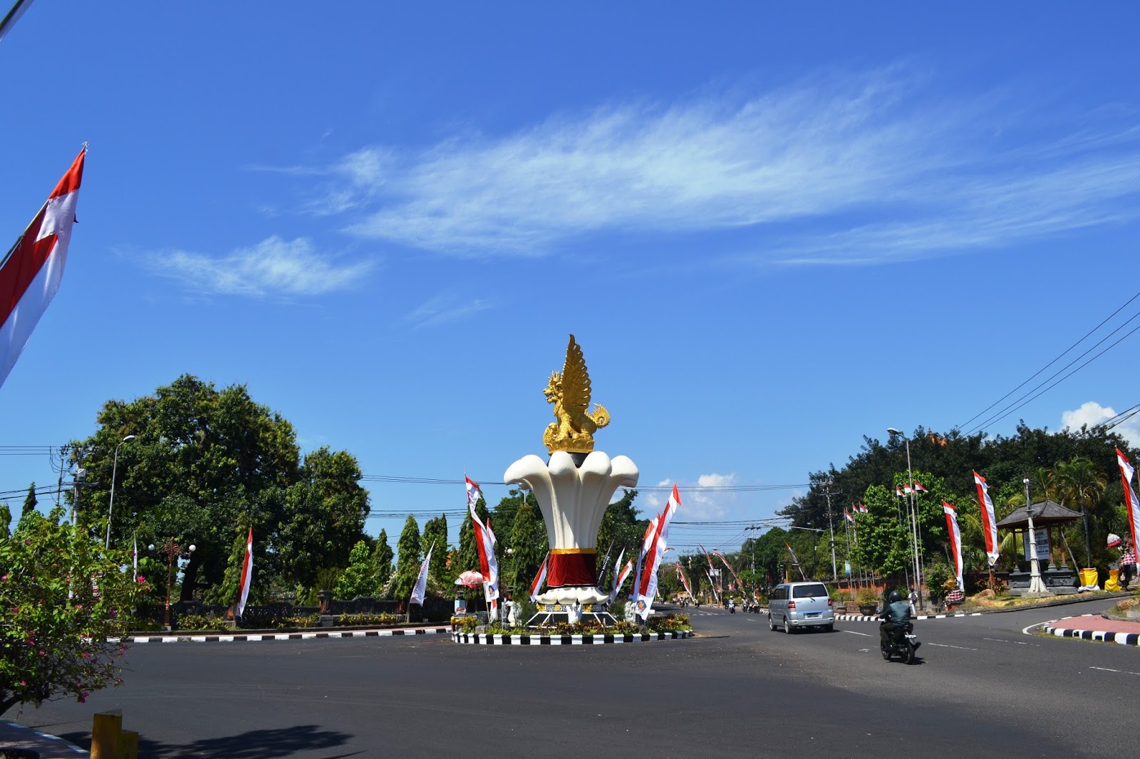baliscape fotopedia: SINGA AMBARA RAJA MONUMENT