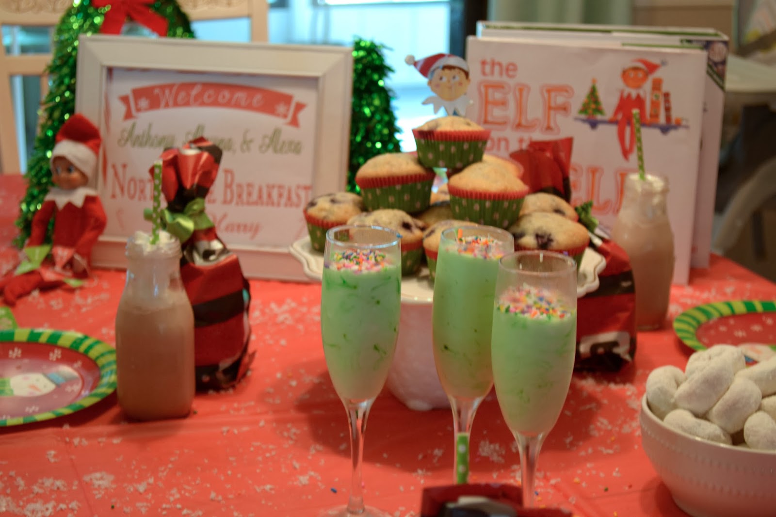 It's A Mom's World: North Pole Breakfast 2015