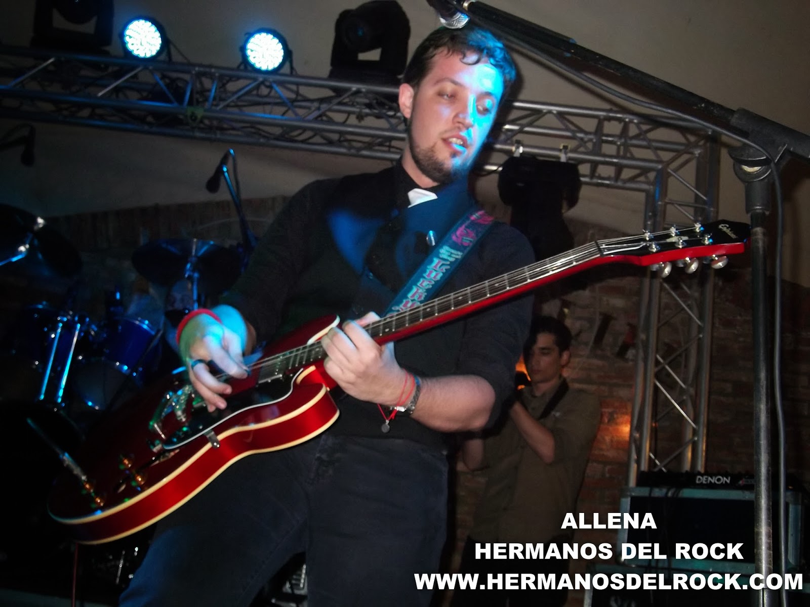 Allena presentó su primer trabajo titulado Aquí y Ahora