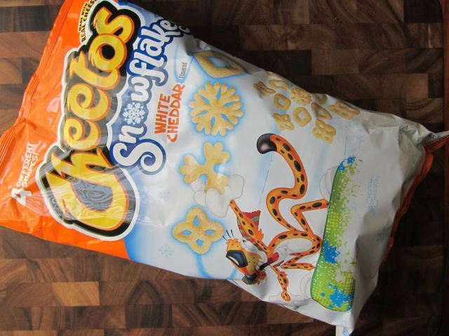 Review: Cheetos - White Cheddar Snowflakes